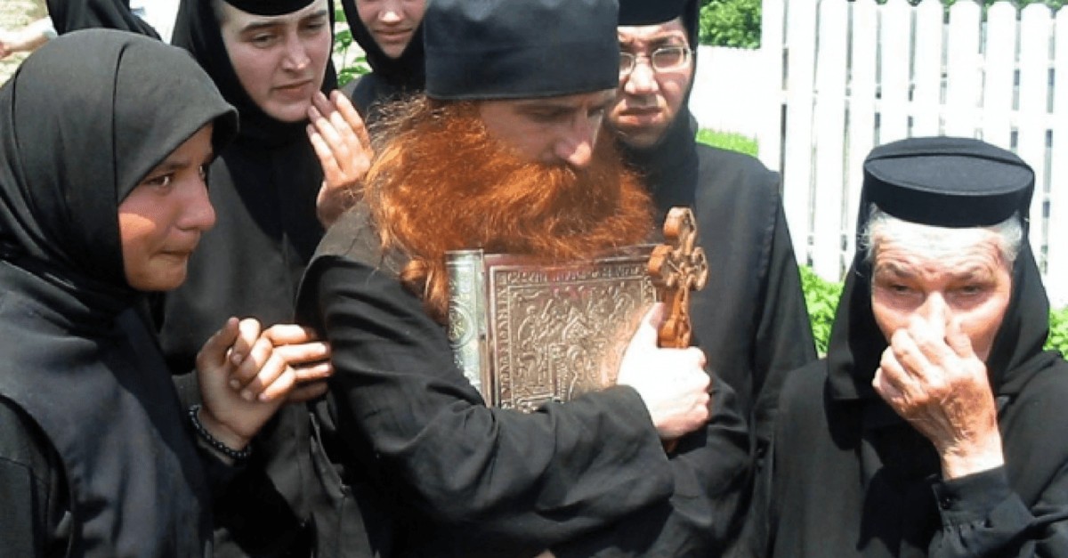 Oamenii încă mai cred în puterea exorcistului de la Tanacu și sunt ...